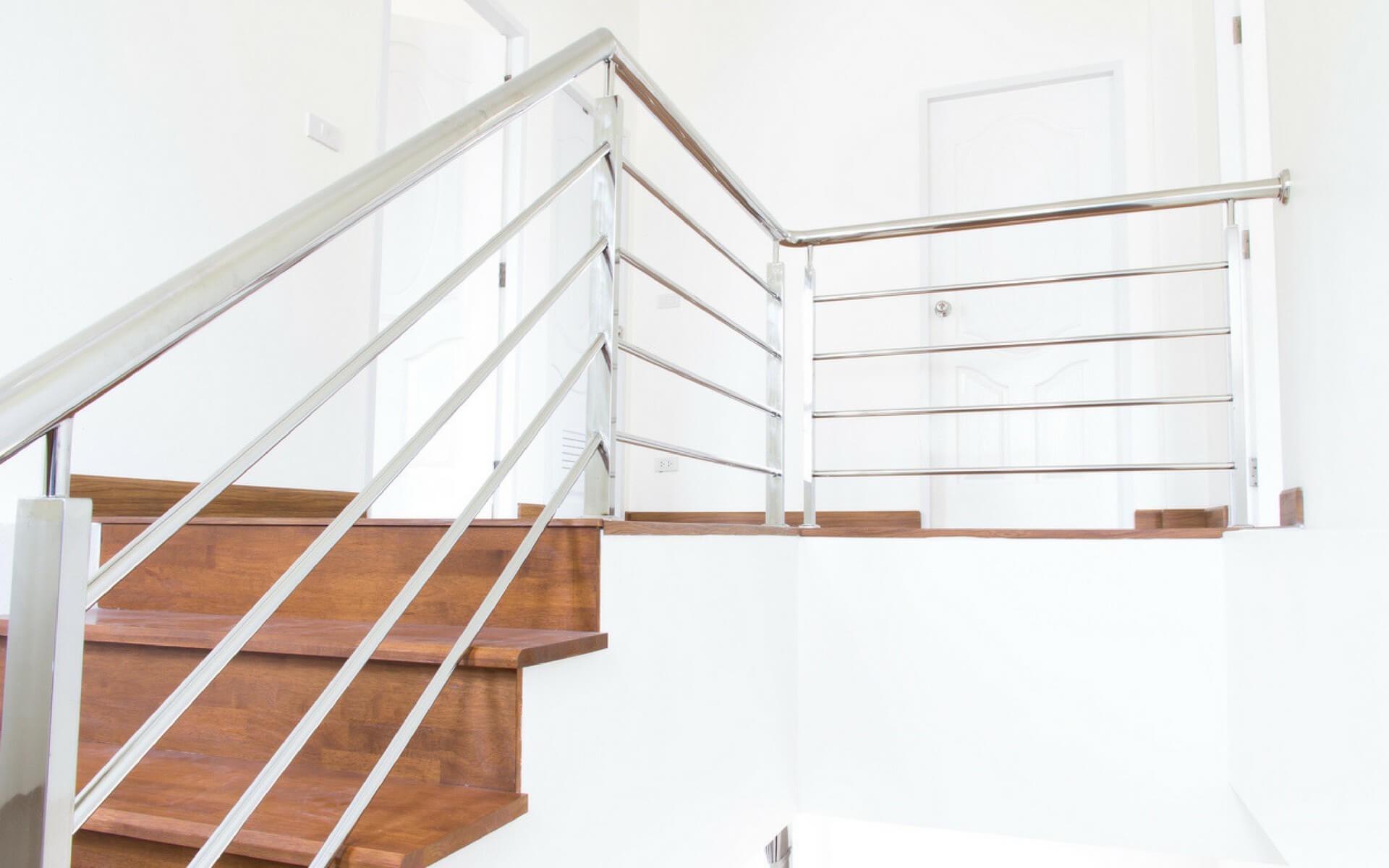 Consigli per arredare casa usando i metalli